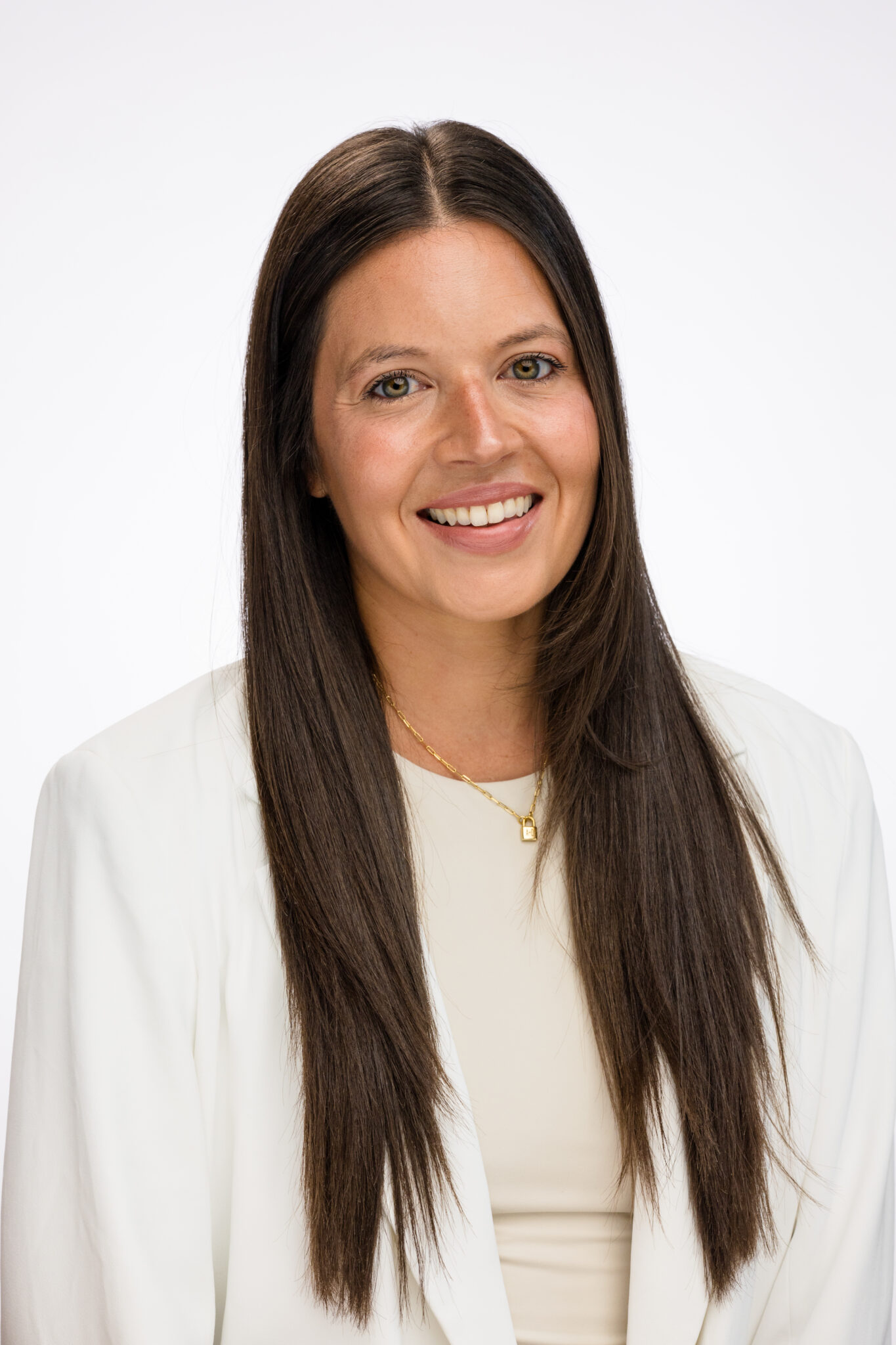 Meet Ashley Pires, LCSW - Dr. Lindsay Liotta Anderson